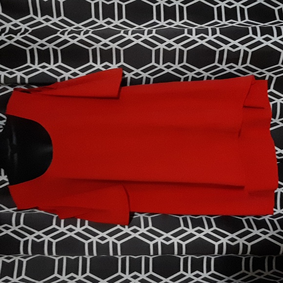 Peter Nygard | Tops | Nygard Coldshoulder Blouse 27 Pit To Pit | Poshmark